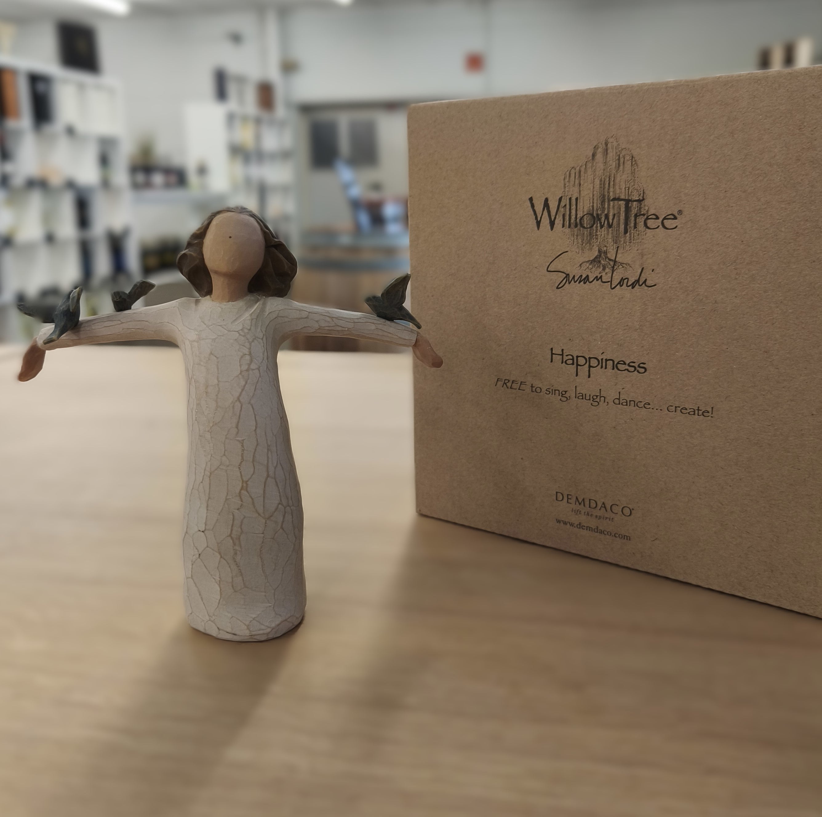 Willow Tree by Susan Lordi - Happiness – IsraelWein.de - Christine Awiszus
